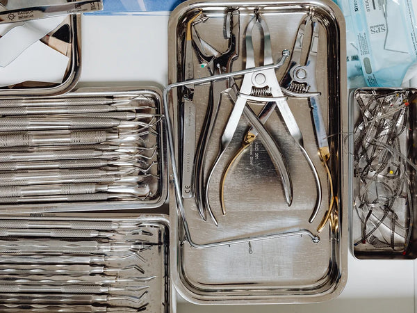 Sterilization Tray: Stainless Steel or Plastic? – jenseninstruments